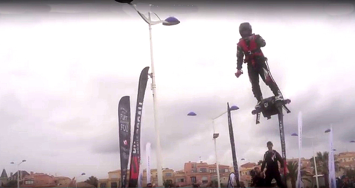 Le Flyboard, nouveau record de distance pour un hoverboard